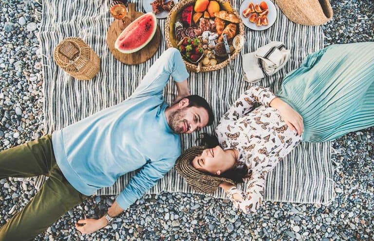 What to Bring on a Picnic Date in 2024 (A Complete Guide)