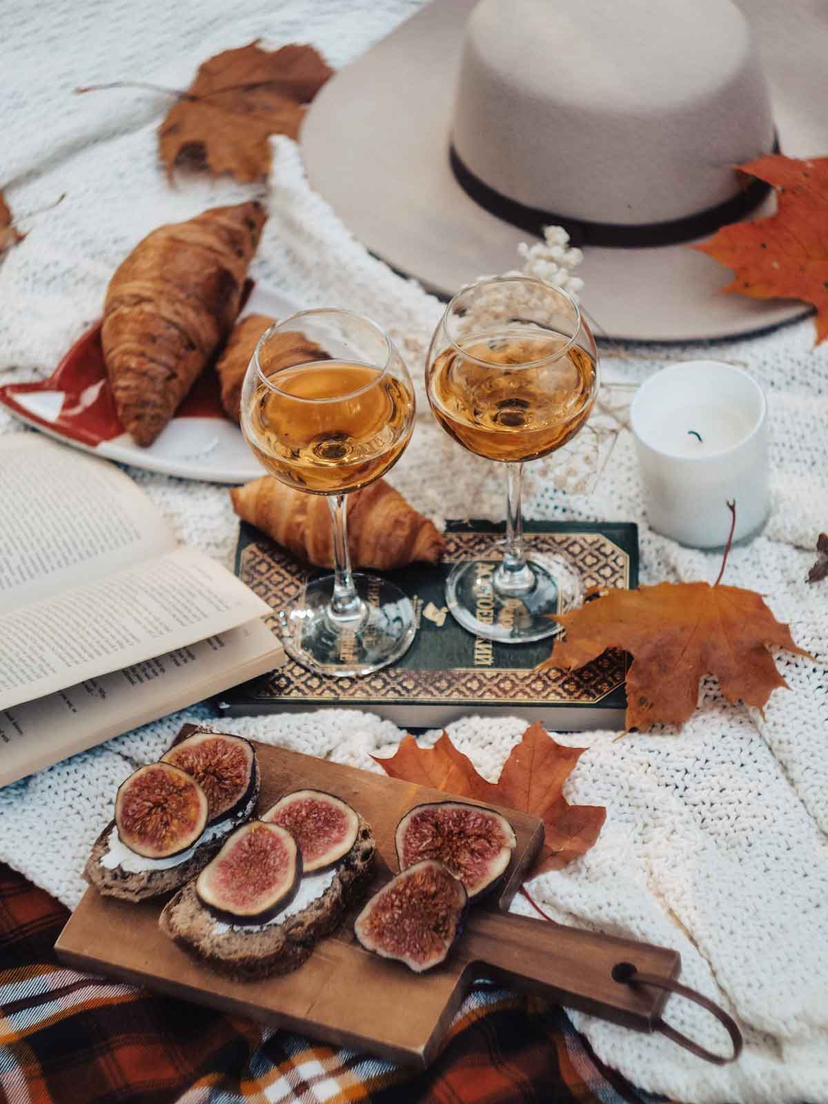 How to Pack the Perfect Fall Picnic in 2026 - Picnic Tale