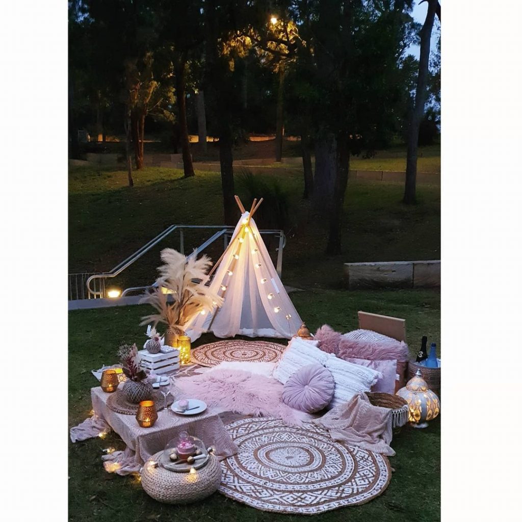How to Plan the Ultimate Night Picnic (11 Easy Steps) | Picnic Tale