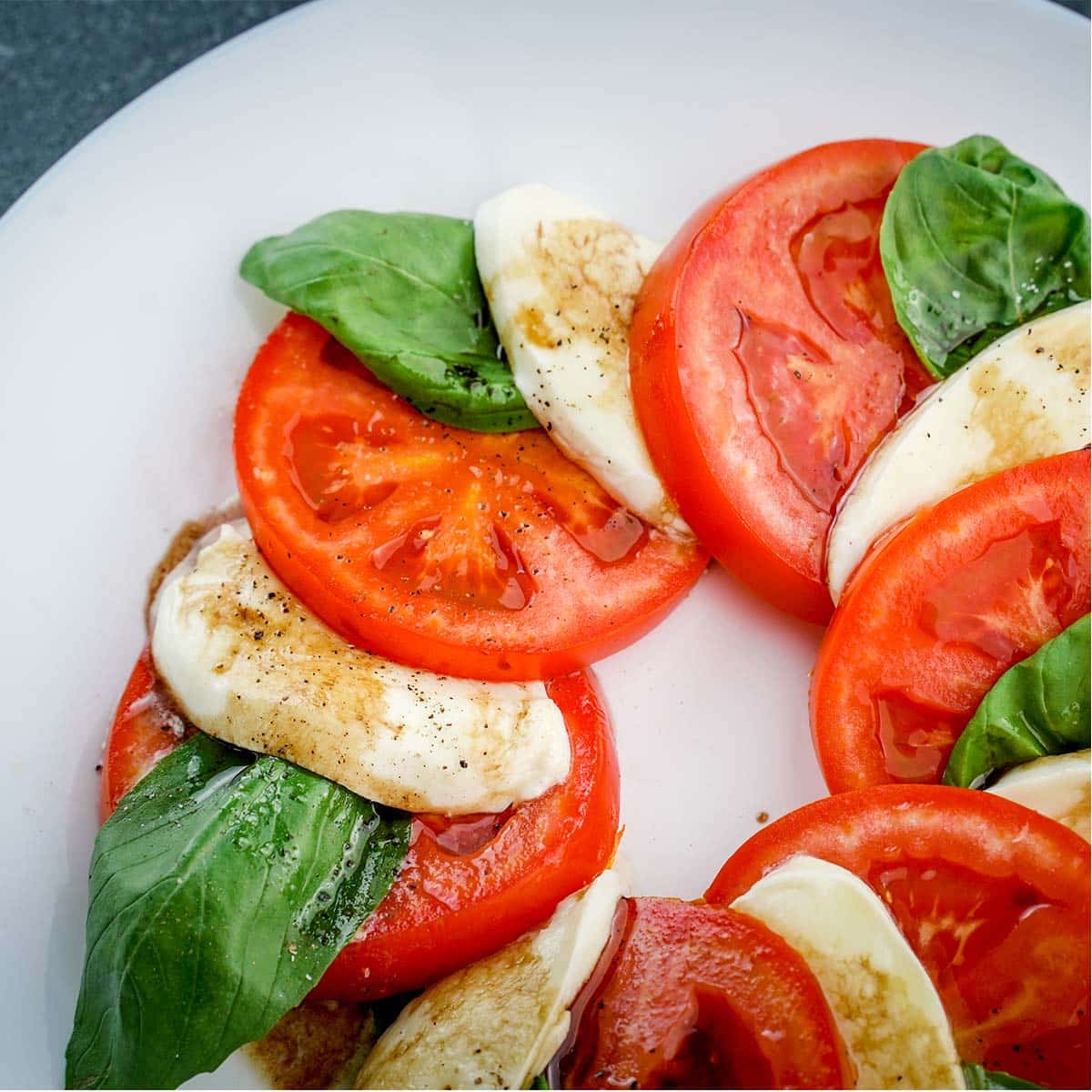 Caprese Salad - Picnic Tale