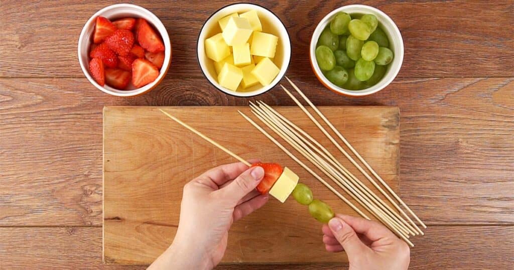 Fruit and Cheese Kabobs - Picnic Tale